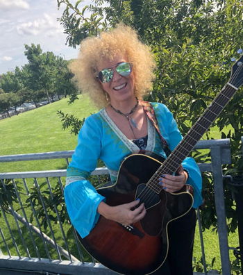 Jennie Devoe Live on the Lawn