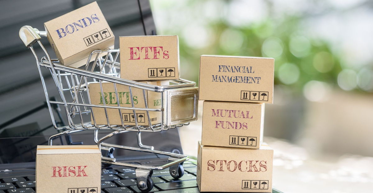 What is Currency Risk (and How Can U.S. Expats Manage It?)